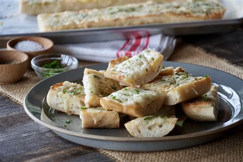 Roasted Garlic Cheese Bread Weekend At The Cottage