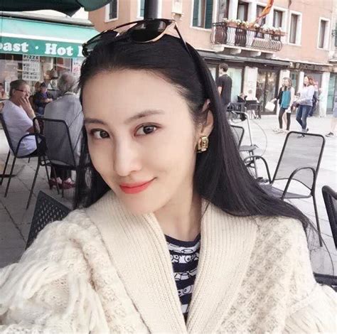 聂远一家三口同框，前妻阳光却颜值大变认不出，网友留言盼复出