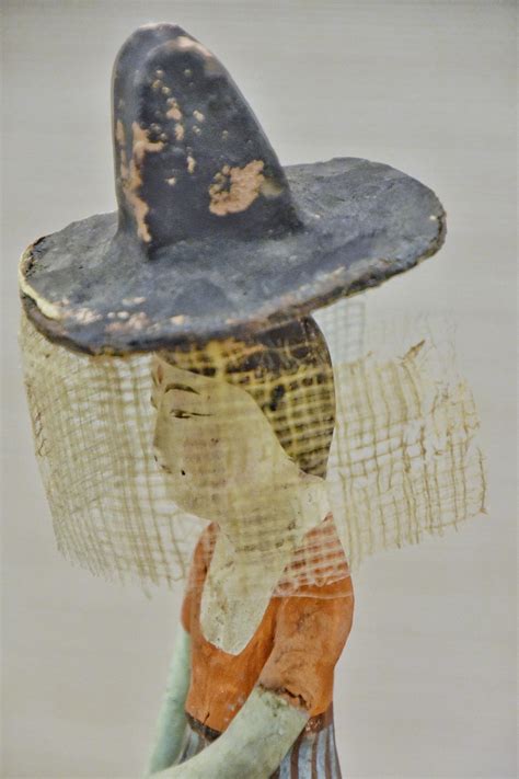 甘肃省博物馆展 唐代彩绘骑马侍女泥俑