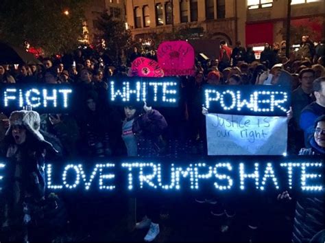 Unas 10000 Personas Protestan Contra La Elección De Donald Trump En
