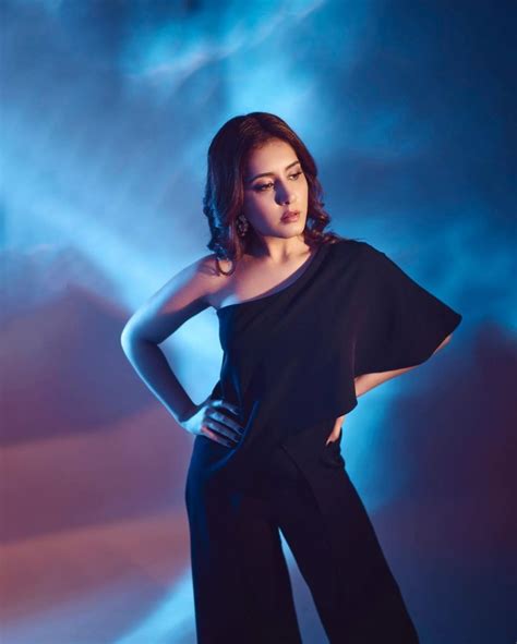 Raashi Khanna Gave Killer Style Pose In Black Outfit Photos Raised The
