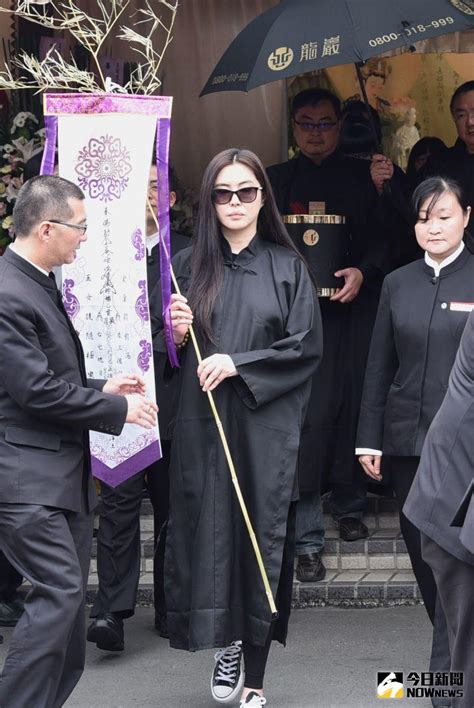 照片曝光！王祖賢排隊買台灣手搖飲 戴口罩依舊美得驚人 娛樂 Nownews今日新聞