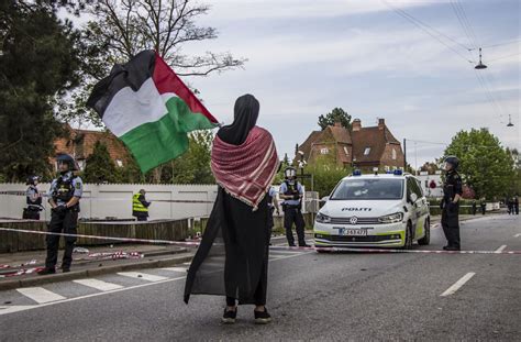 무료 이미지 덴마크 경찰 차량 등록 판 하늘 구름 타이어 아스팔트 나무 노면 깃발 자동차 디자인 가로등 거리 패션 도로 자동차 외장 행사
