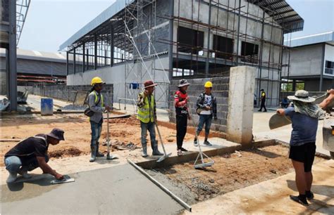 ဆောက်လုပ်ရေးလုပ်ငန်းခွင်တစ်ခုမှာ တရားမဝင် ဝင်ရောက်လုပ်ကိုင်နေသည့် မြန