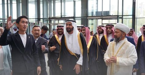 وزير الحج والعمرة يلتقي عدداً من المسؤولين بكازاخستان لبحث تسهيل