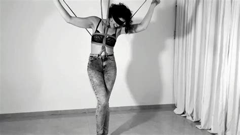 Kinktober Jour 17 Pantalon MouillÉ Kink Ligoté En Tenant Son Pipi à