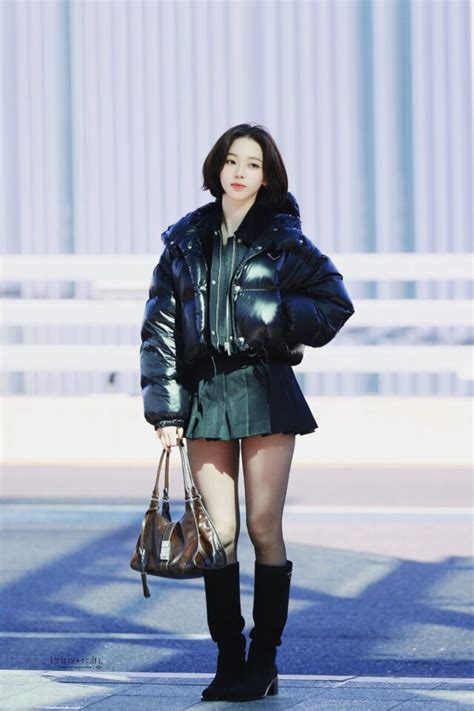 Aespas Karina Sports New Hair On The Way To Milan Koreaboo