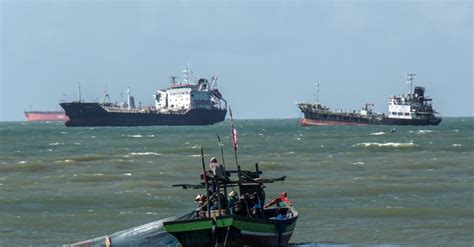 Bmkg Waspada Gelombang Tinggi Pada Masa Panen Ikan Di Cilacap