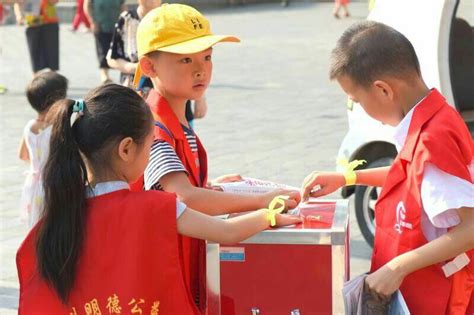 ”爱”在阳光下闪光