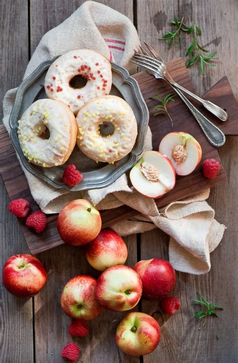 Фон для рабочего стола фрукты ягоды berries sweet doughnuts сладкие пончики