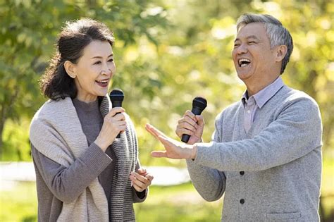 唱歌图片—正版唱歌图片高清唱歌图片购买、下载 视觉中国 花瓣网