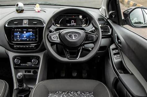 Tata की इस कार ने महिंद्रा थार और हुंडई I20 को किया पीछे