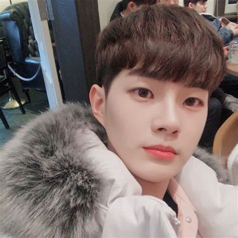 이제 슬슬 알바 구해야 할 때 ㅠㅅㅠ 셀스타그램 셀피 셀카 데일리 오늘의훈남 Selfie Selca Korean