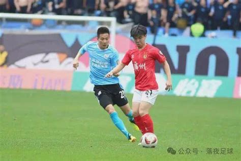 大连英博主场冲突引发热议！球场暴力应该严惩，足球文明需坚守！
