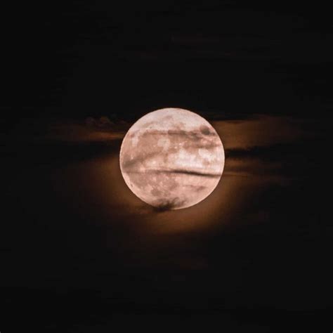 Uranus Opposite Moon Synastry