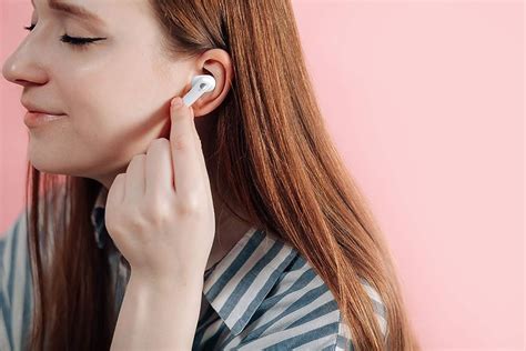 How To Keep Wireless Earbuds From Falling Out Robots Net
