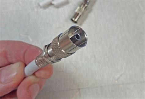 Как надеть штекер на антенный кабель для телевизора фото МетСтройСпб ру