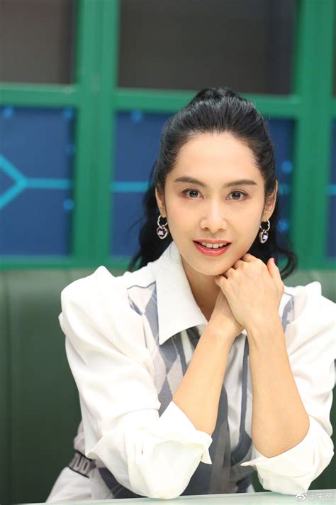 52歲朱茵獲網民投票成靚到癲嘅女明星第七位 黃貫中戥老婆不值邊個靚過佢 星島日報