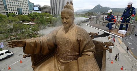 세종대왕·이순신 장군 동상 목욕재계