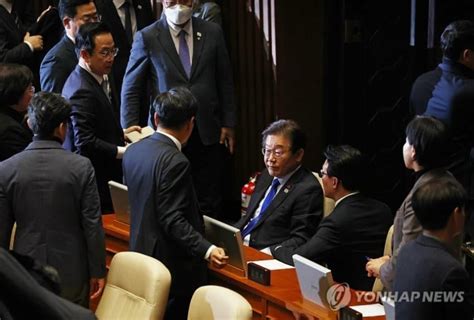 탄핵 가결후 찢 표정 정치 시사 에펨코리아