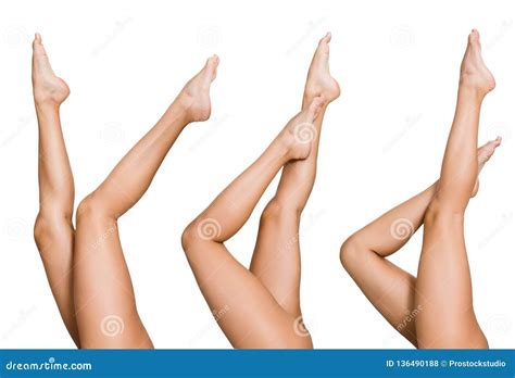 Mujer Desnuda Que Presenta Con Sus Piernas Hermosas Foto De Archivo Imagen De Conjunto Retiro