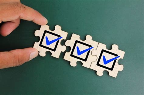 인증되고 올바른 마크 표준 인증 정확한 선택 생산 표준 및 좋은 품질 윤리적인 기업 옳은 일을 하십시오 Iso 품질 및 기호 세 개의 오른쪽 기호 0명에 대한 스톡 사진 및