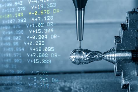 다중 축 Cnc 밀링 머신과 샘플 부분을 절단 하는 G 코드 데이터의 추상 장면 정밀 Cnc 밀링 기계입니다 데이터에 대한 스톡