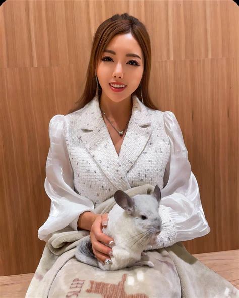 Makiさんのインスタグラム写真 Makiinstagram「チンチラ、可愛すぎた〜 ️ 見るだけじゃなくて 動物と触れ合えるのが