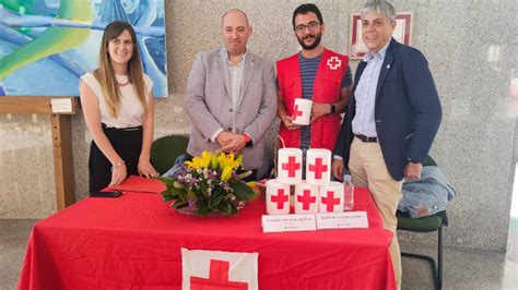 El Día De La Banderita De Cruz Roja Para Ayudar A Las Personas Mayores