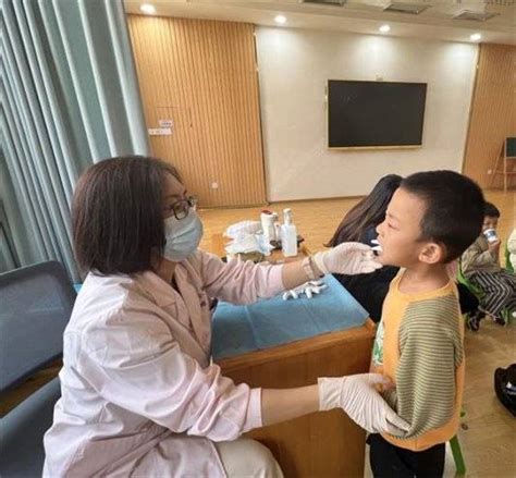 淄博市淄川区实验幼儿园开展健康体检活动医生全园状况