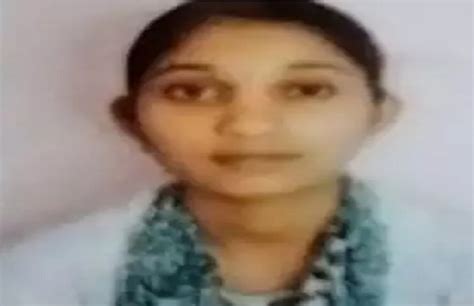 घर में रेंग रही मौत 11वीं क्लास की छात्रा हुई शिकार अस्पताल में थम गई