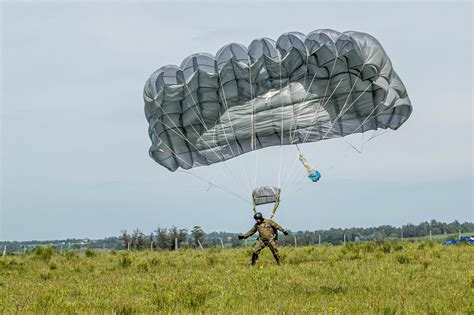 100+ Бесплатные Paratroopers & Парашют изображения - Pixabay
