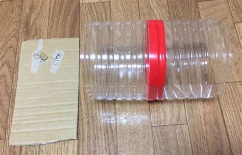 ペットボトルでボール転がしの作り方 手作りおもちゃで子育て Drink Bottles Water Bottle Drinks Drinking Beverages Water