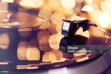 턴테이블 비닐 레코드 플레이어 디스크 자키에 대 한 복고풍 오디오 장비 Dj가 재생 음악을 혼합 하는 사운드 기술 블랙 비닐 레코드 빈티지 비닐 레코드 플레이어 0명에 대한