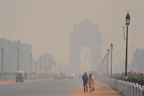 Delhi Air Pollution Aqi Of Six Areas Of Delhi Crosses 400 Amar Ujala