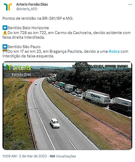 Carreta tomba pega fogo e trânsito é interrompido na BR em Minas