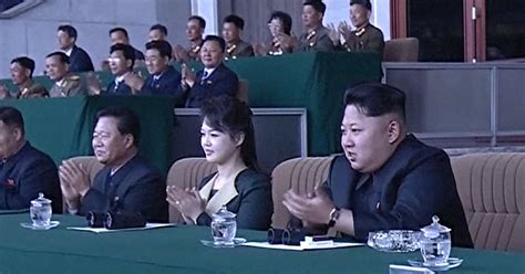 Kim Jong Un S Wife Pictured In Public For First Time In Months