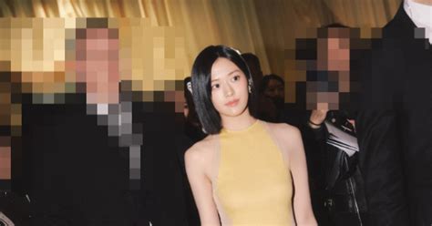 안유진 우아하고 섹시밀라노 점령한 월클 미모