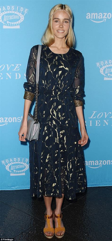 Isabel Lucas Shares Adorable Instagram Photo With Her Friends Daughter Daily Mail Online