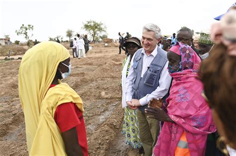 Unhcrs Grandi Meets Cameroonians Displaced By Conflict Over Scarce
