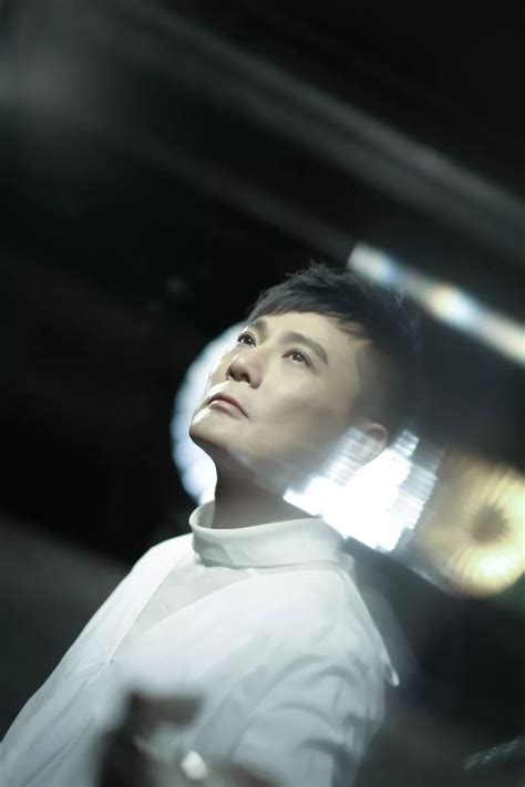 张信哲再度回归，“哲式情歌”又将治愈一代重庆人！华熙