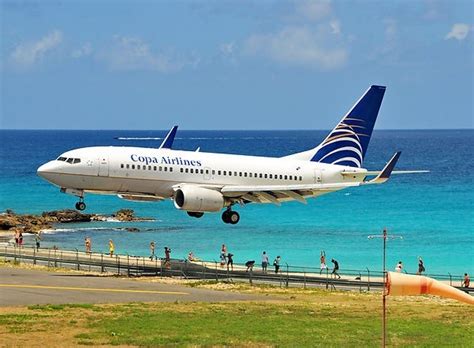 La aerolínea panameña Copa Airlines cumple años por los aires