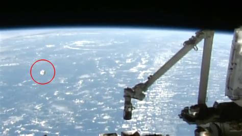 Spacex Dragon Successfully Docks With Iss Crew 10 Members Join