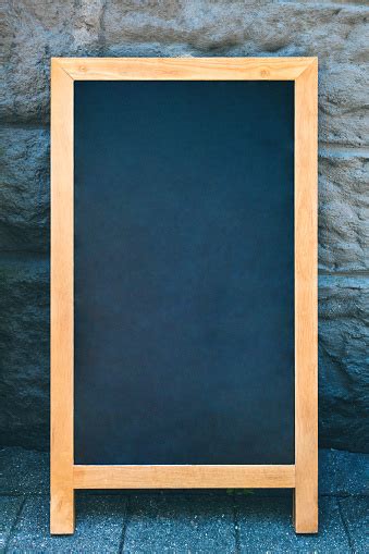 다이아몬드 슬레이트 분필 보드 와 나무 프레임 에 돌 배경 교사 교육 관련 직업에 대한 스톡 사진 및 기타 이미지 교사 교육 관련 직업 교습 교육 Istock