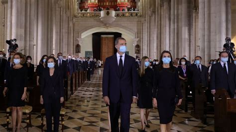Los Reyes presiden la misa funeral por las víctimas del Covid 19 sin