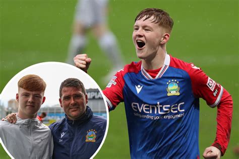 Everton Fc Joy For Braiden Graham As He Signs First Pro Contract