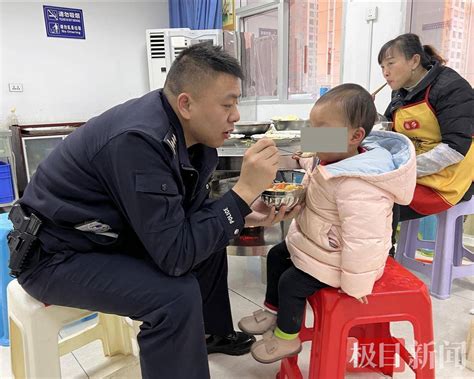 2岁女孩街头走失，民警化身临时“奶爸”苏鹏孩子女童