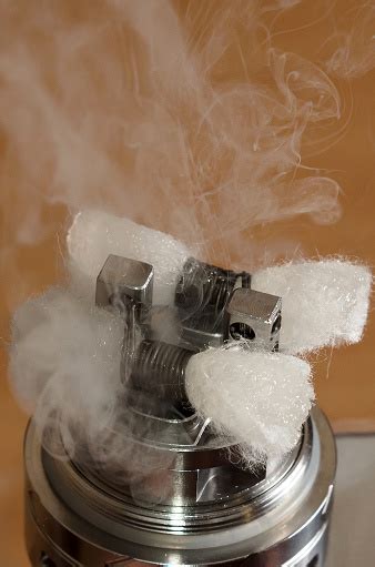 나무 배경에 Vape 전자 담배 분무기 0명에 대한 스톡 사진 및 기타 이미지 0명 글리세롤 나선형 Istock