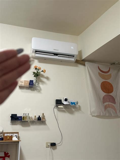 自從上個月奶奶叫我自己付二樓的電費後 我：冷氣已經完全沒有在關機的了🫰🏻 奶奶以為叫我自己付我會省著吹 沒有 完全沒有 花別人的錢會心疼 花