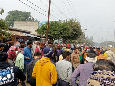 Father And Son Die In Road Accident In Hathras हाथरस में पिता पुत्र